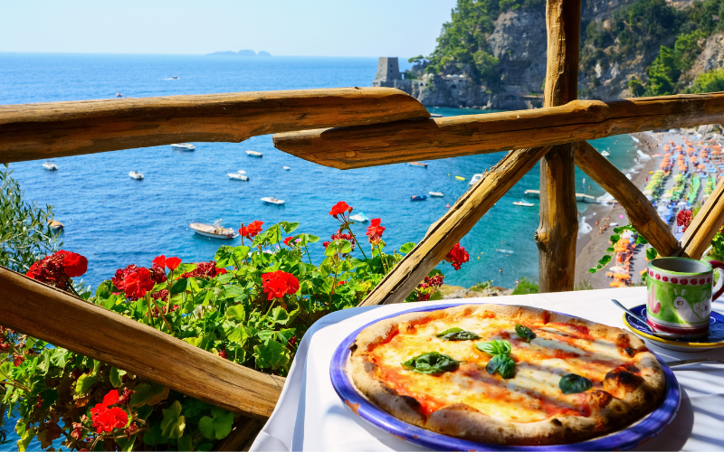 6 Best Pizza Places in the Amalfi Coast - Scrumptious Cheesy Deliciousness